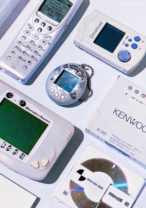 y2k fever dream (@rafaellaa) / Cosmos