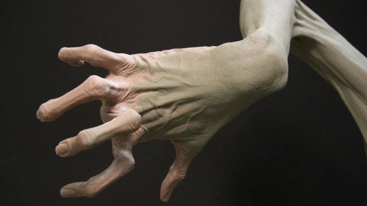 crawling hand (@ciarahem) / Cosmos