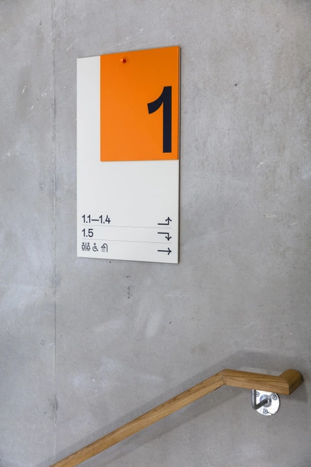 Ilusione signage (@gokubabymama) / Cosmos