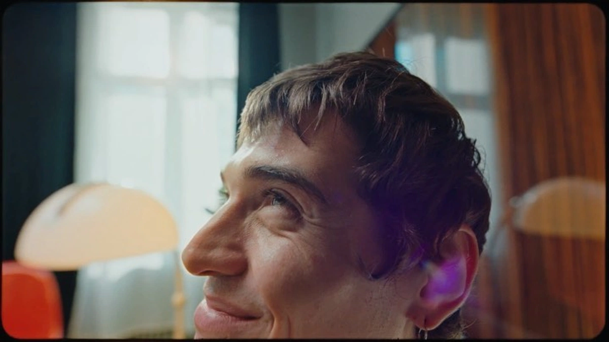 Commercial Inspo (@brayvhouse) / Cosmos