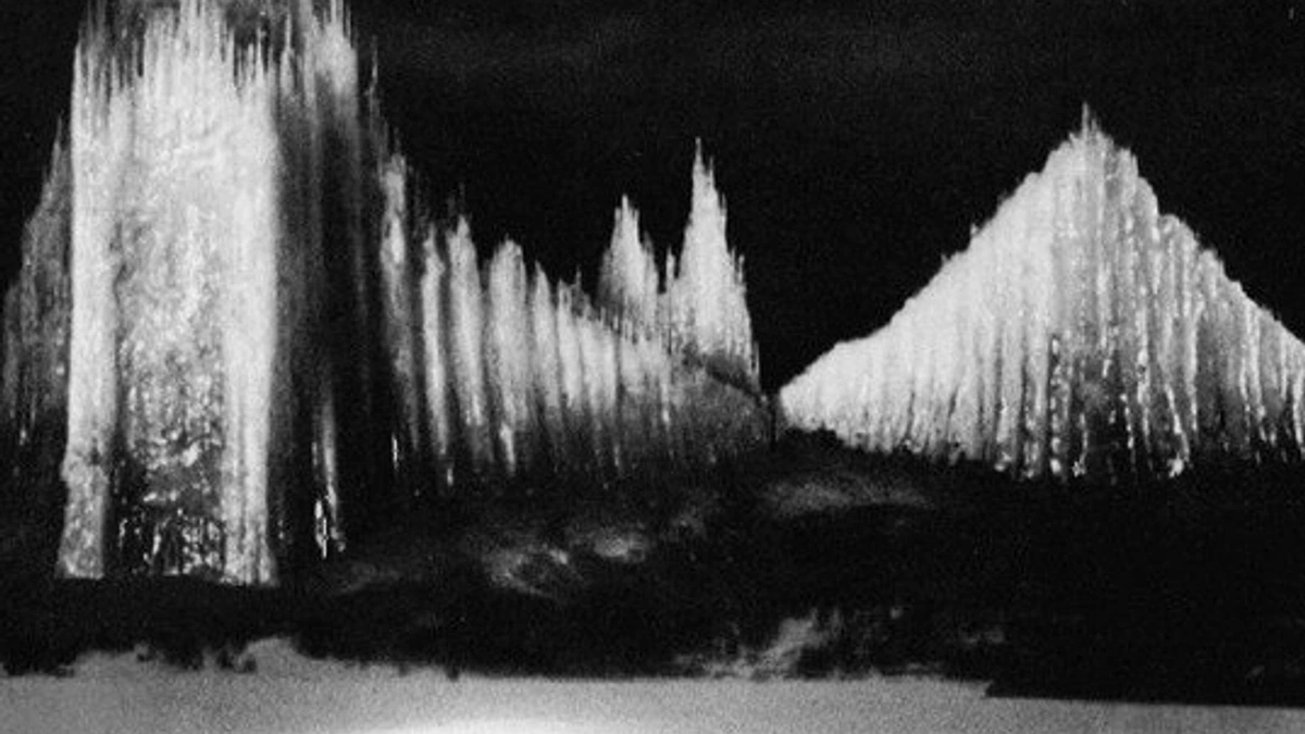 ice castle ideas (@greatgabtsy) / Cosmos