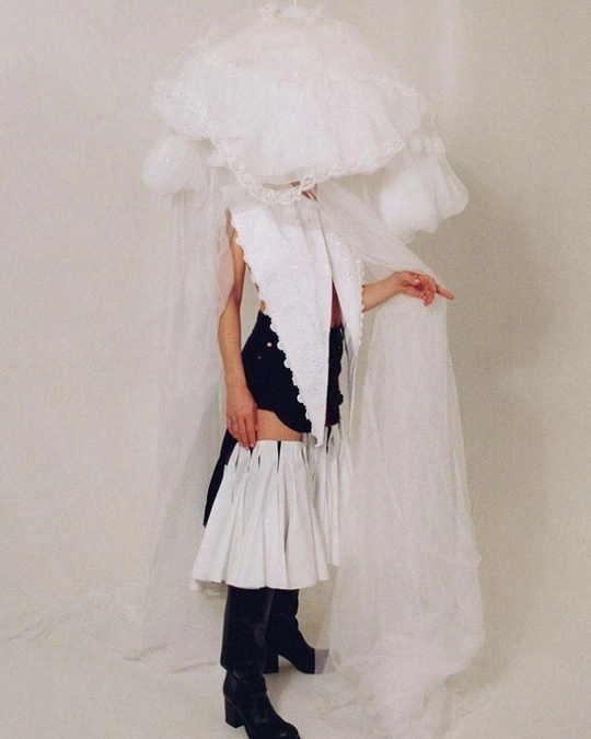 ~ 𝗶𝗻𝘀𝗽𝗶𝗿𝗮𝘁𝗶𝗼𝗻 (@chennie) / Cosmos