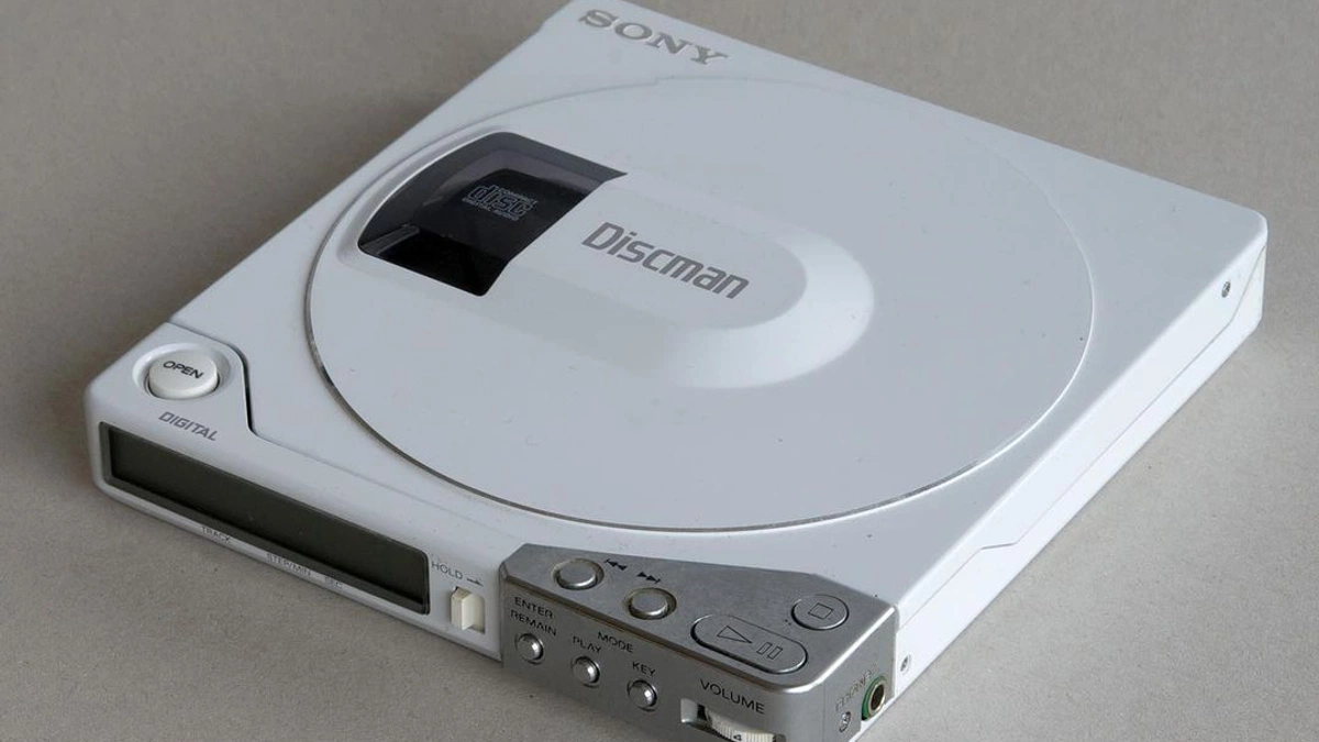 90s - 2000s tech gadgets (@itsmiracle) / Cosmos