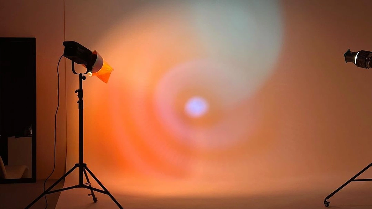 Fun lighting (@phoebe.pugh) / Cosmos