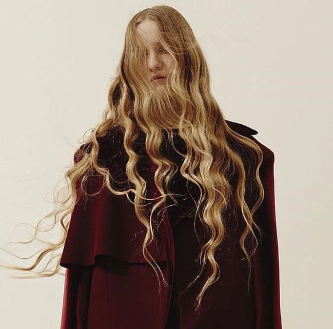 Wavy hair (@koralina) / Cosmos