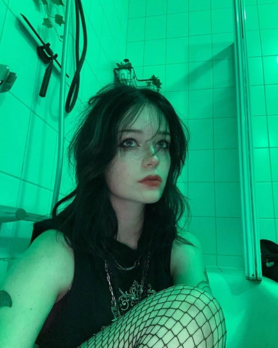 her appearance (@biggestyapper) / Cosmos