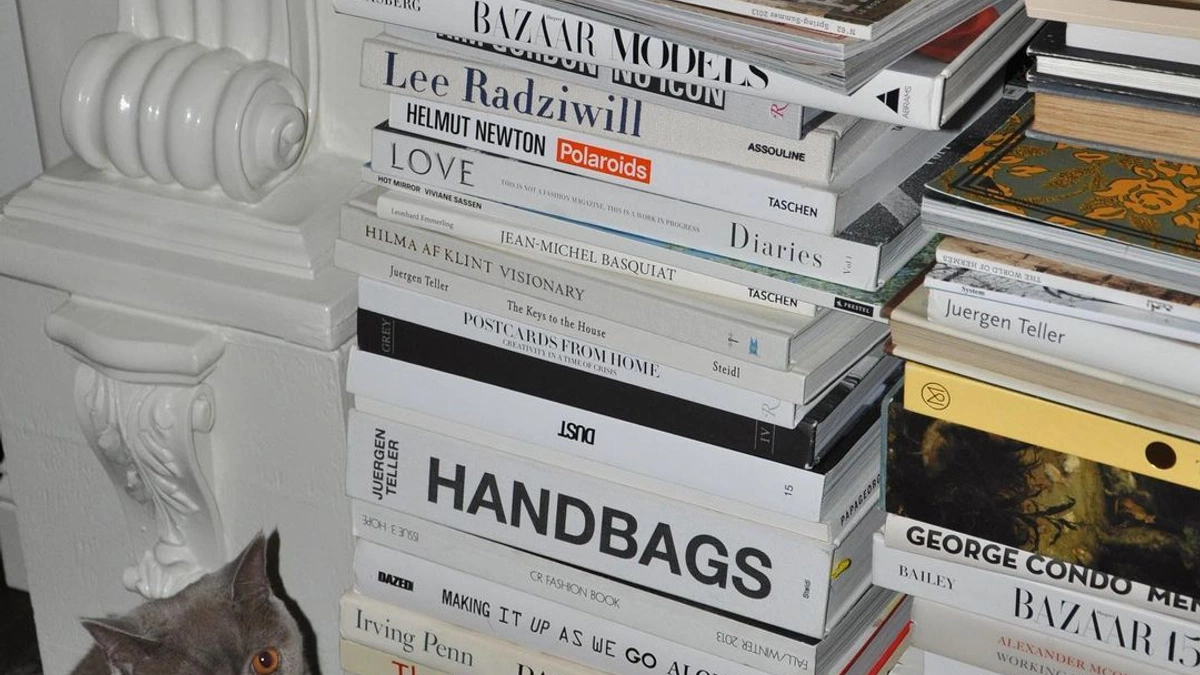 Books (@ariaknna) / Cosmos
